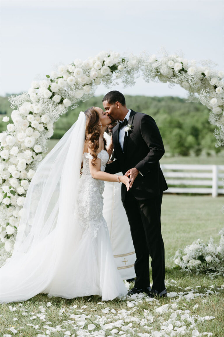 Gorgeous and Ethereal Wedding at Raspberry Plain Manor - Washington, DC ...
