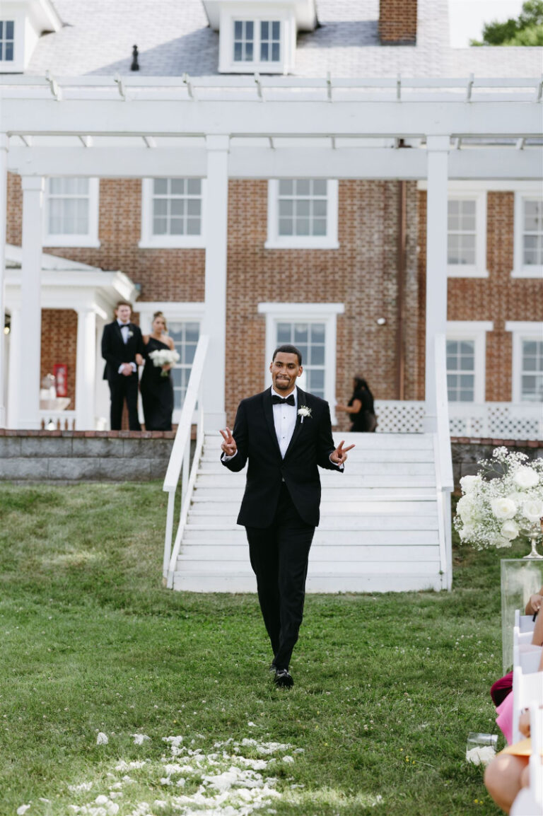 Gorgeous and Ethereal Wedding at Raspberry Plain Manor - Washington, DC ...