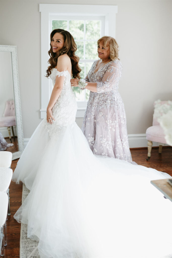 Gorgeous and Ethereal Wedding at Raspberry Plain Manor - Washington, DC ...