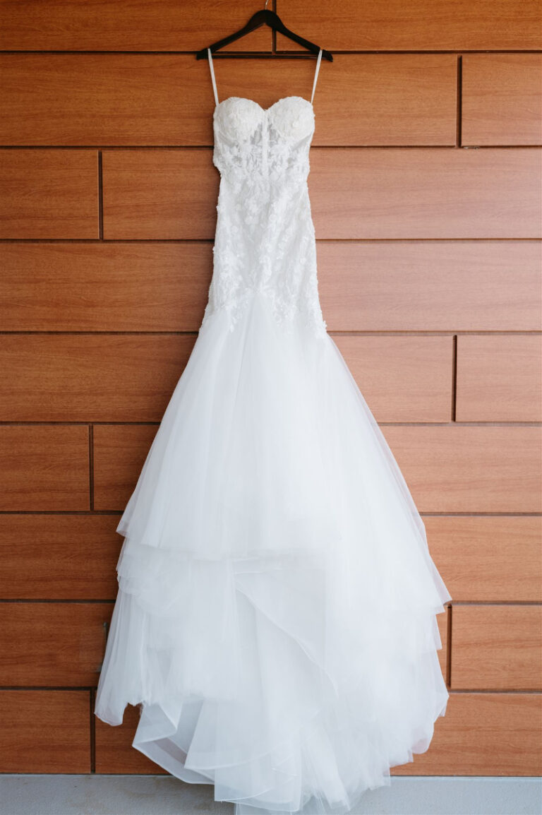 Gorgeous and Ethereal Wedding at Raspberry Plain Manor - Washington, DC ...